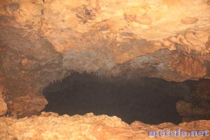 Para Pecinta alam mengunjungi Goa Luweng di Pacitan. (Foto : Fahmi ...